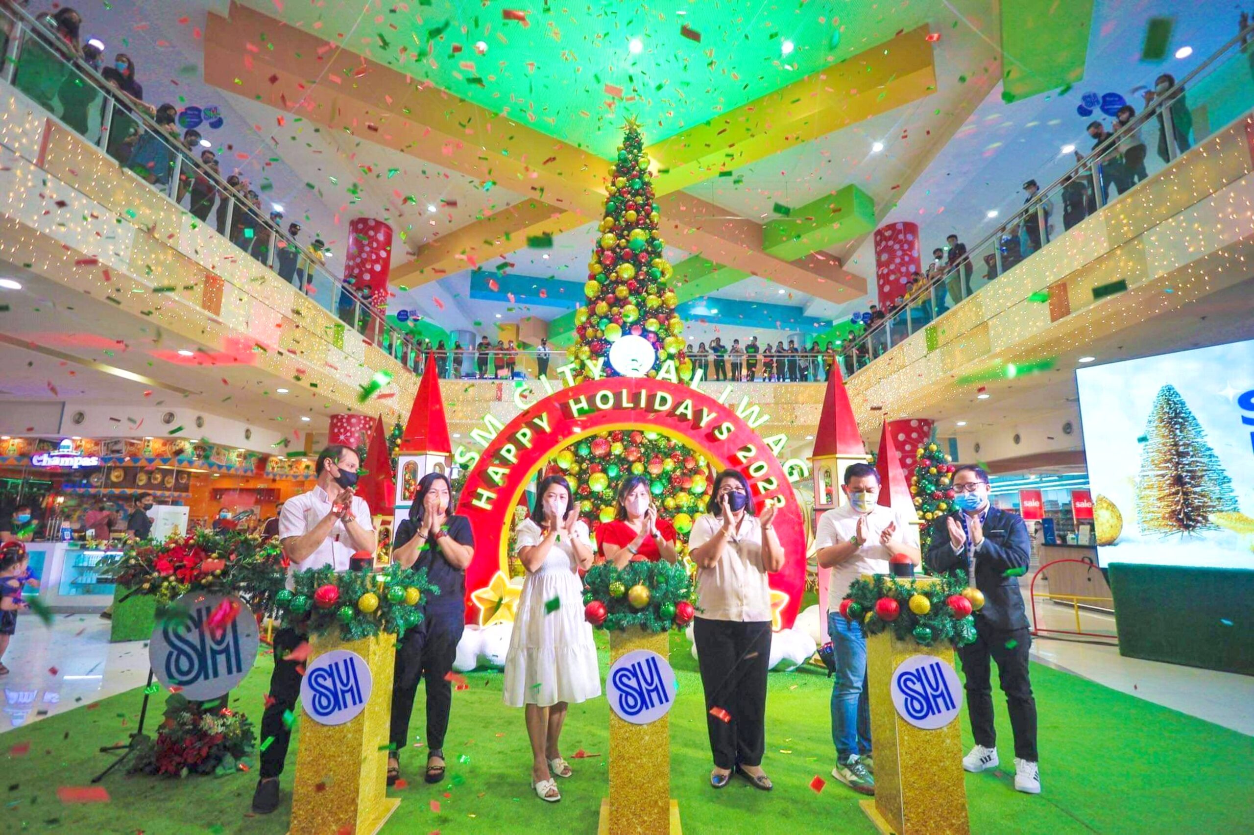 Bulacan mall brings back the magic of Christmas with holiday centerpiece