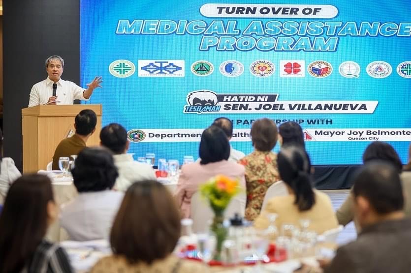 Villanueva namahagi ng P50-M medical assistance funds sa 10 QC ...