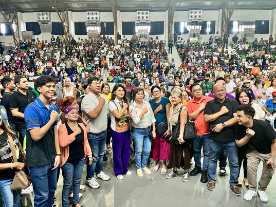 Sen Imee Marcos, Mayor Ferdie Estrella namahagi ng AICS cash sa Baliwag ...