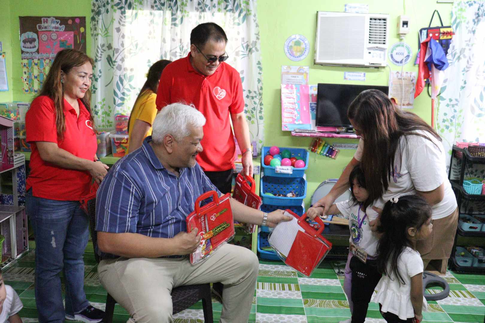 MABALACAT ABC PRES THANKS LAZATIN FOR SCHOOLS SUPPLIES – Centro News Online
